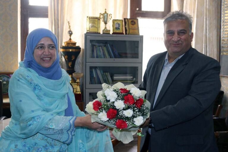Dr Tehmina assumes charge as Principal Islamia College of Science ...